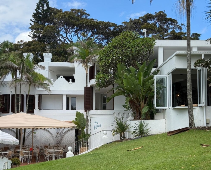 Raes On Wategos, Byron Bay - Claudia Hackman